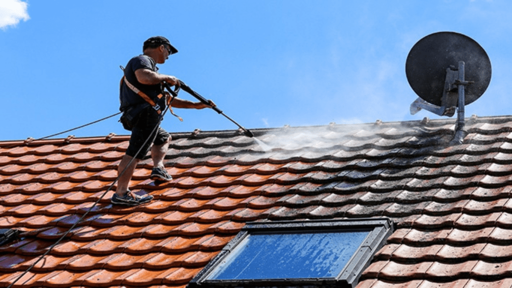 15 Effective Roof Cleaning Techniques| Crestview
